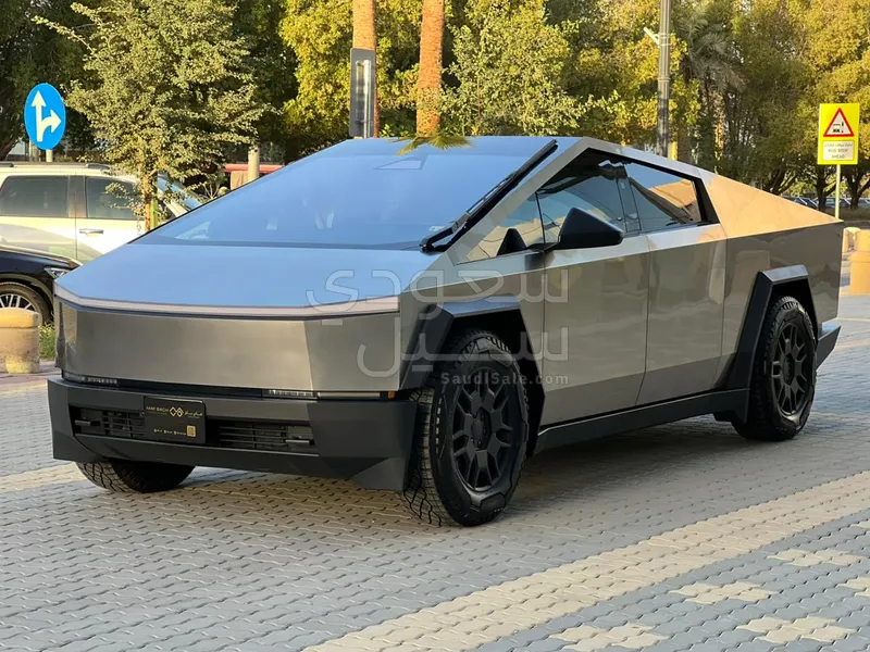 Used 2024 2024 Tesla cybertruck Foundation Silver color For Sale ...