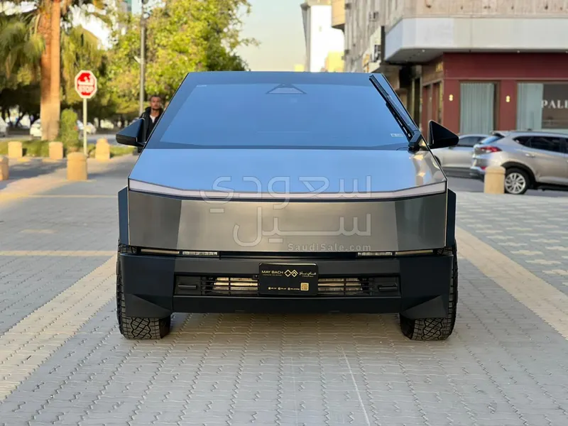 Used 2024 2024 Tesla cybertruck Foundation Silver color For Sale ...